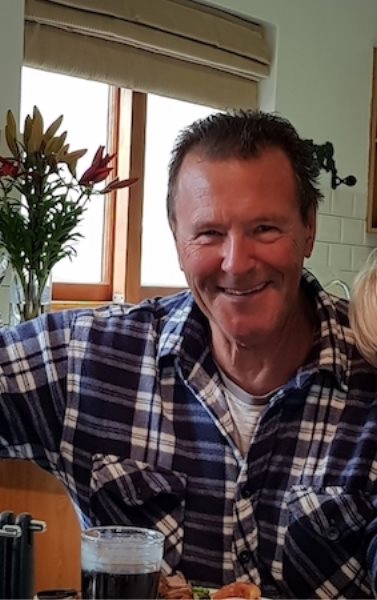 ENGLAND CRICKETER ALLAN LAMB & RUGBY SPRINGBOK ROB LOUW CHEER ON THEIR ...